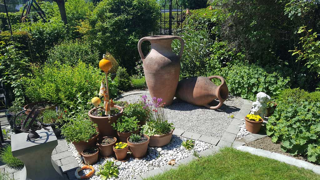 How to lay Decorative Aggregates - The Mick George Group
